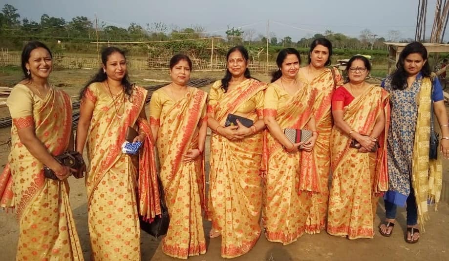 तिनसुकिया महिला समिति द्वारा ज्ञानकुश आश्रम में बच्चों को फल वितरित ...